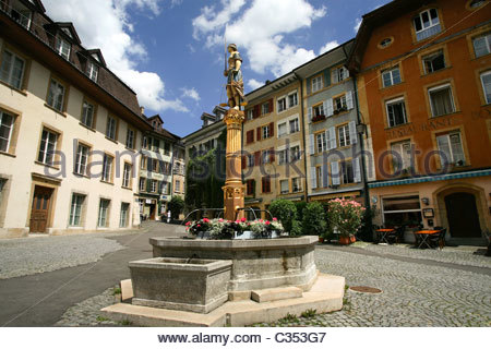 Schweiz Europa Kanton Bern Biel Altstadt Platz gut Figur Haus Fassade ...