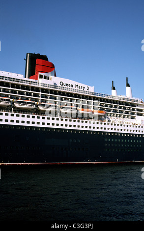 Kreuzfahrt-Kreuzfahrtschiff Queen Mary 2 der Qunard Rederei liegt am ...