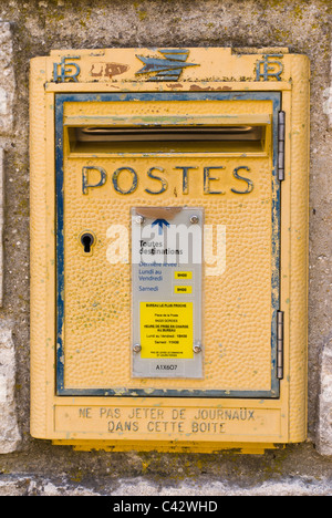 "La Poste" gelber Briefkasten, französische Post, Paris, Frankreich ...