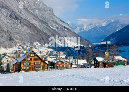 Linthal, Schweiz, Europa, Kanton Glarus, Dorf, Häuser, Häuser, Kirchen ...