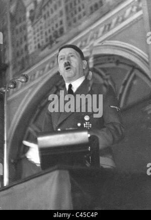 Adolf Hitler spricht im Hofbrauhaus, 1937 Stockfoto, Bild: 48338716 - Alamy