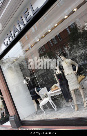 Chanel Steckdose in der Sloane Street, London Stockfotografie - Alamy
