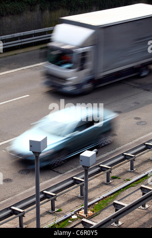 Blitzer und Flash an der Autobahn A44, Autobahn. Steuerung eine ...