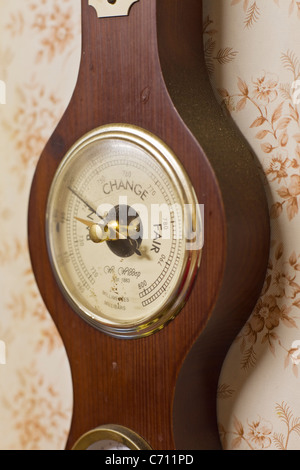 Barometer zeigt Regen Stockfotografie - Alamy