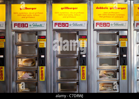 Automaten für warme Snacks in einem Febo-Shop, Amsterdam Stockfoto ...