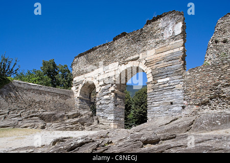 Italien, Piemont, Susa, römische Aquädukt Ruinen Torbogen Stockfoto ...