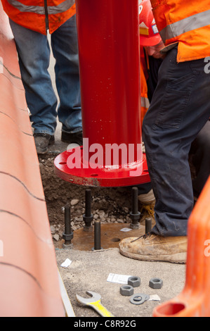 Errichtung einer Overhead Line Ausstattung (OHLE) Pole, Ostlinie ...