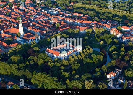 Luftbild von der alten Stadt Celle mit Schloss und Garten, Celle ...