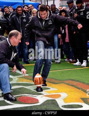 Nick Lachey bei einem öffentlichen Auftritt für Tostitos Party mit ...