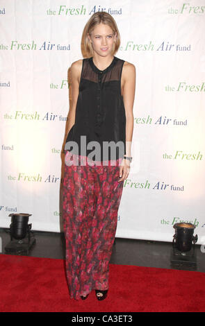 31. Mai 2012. New York, USA. ASHLEY OLSEN und MARY-KATE OLSEN besuchen ...