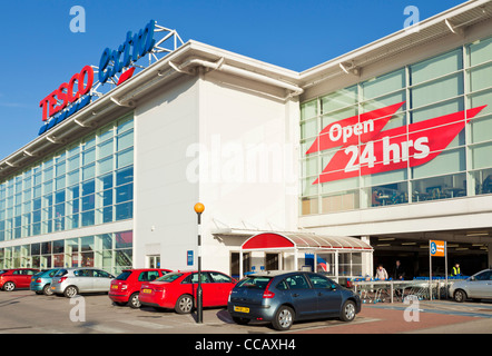 Tesco extra Supermarkt geöffnet 24 Stunden Stockfotografie - Alamy