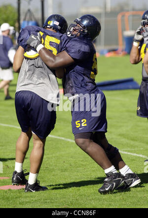 Cal defensiver Gerät arbeitet Brandon Mebane an einen Bohrer während ...