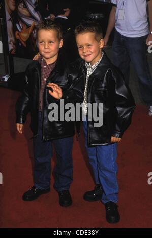 BRENT & SHANE KINSMAN LOONEY TUNES: BACK IN ACTION CHINESE THEATRE ...