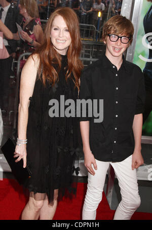 Julianne Moore mit Sohn Caleb freundlich und Ehemann Bart freundlich ...