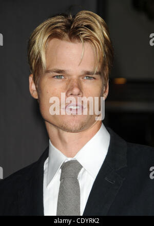 Brendan Miller bei der Premiere von „in Time“ im Regency Village ...