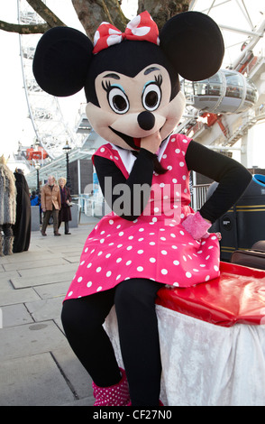 Minnie Mouse Southbank London, UK Stockfotografie - Alamy