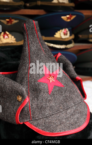 Schwarze Polizei Hut Mütze mit emblem Stockfotografie - Alamy