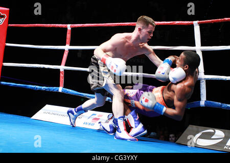 LA Matador Eric Fowler (schwarze Stämme) gewinnt seinen Kampf über ...