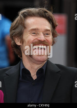 WILLEM DEFOE BOB WILSON ES LEBEN UND TOD VON MARINA ABRAMOVIC. UA. 69 ...