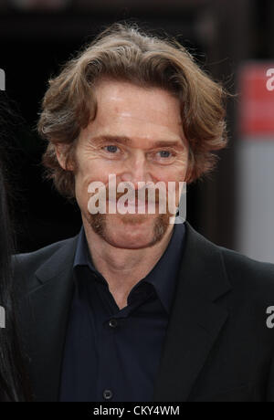 WILLEM DEFOE BOB WILSON ES LEBEN UND TOD VON MARINA ABRAMOVIC. UA. 69 ...