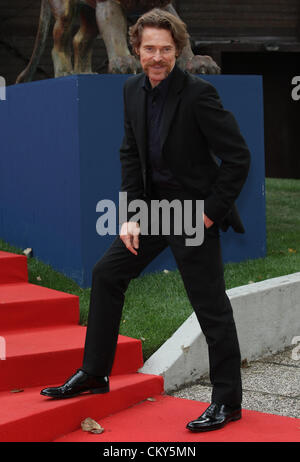 WILLEM DEFOE BOB WILSON ES LEBEN UND TOD VON MARINA ABRAMOVIC. UA. 69 ...