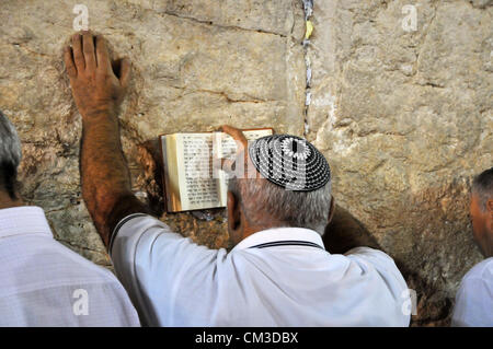 Tag der Versöhnung / Jom Kippur. Gebete in New York auf der Lower East ...