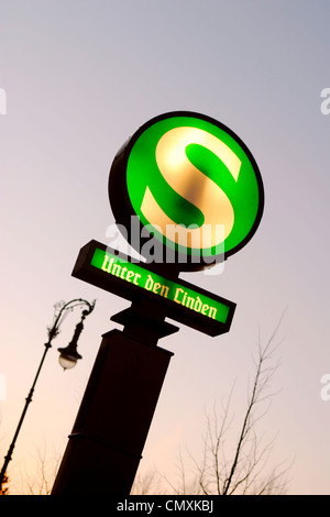 S-Bahn Unter Den Linden Berlin, Deutschland Stockfotografie - Alamy