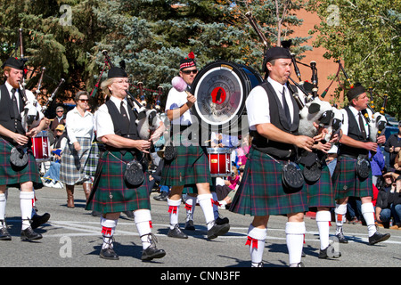 Die Boise Highlanders spielt Dudelsack und Trommeln in der Schleppkante ...