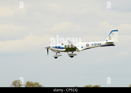 Grob 115E Tutor Trainingsflugzeuge im Flug Stockfotografie - Alamy