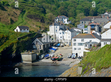 Die Slipanlage und Hafen an der Dorf Portloe Cornwall England UK ...