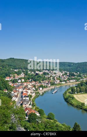 Blick auf den Neckar und Neckarsteinach aus Hinterburg Burg, Hessen ...