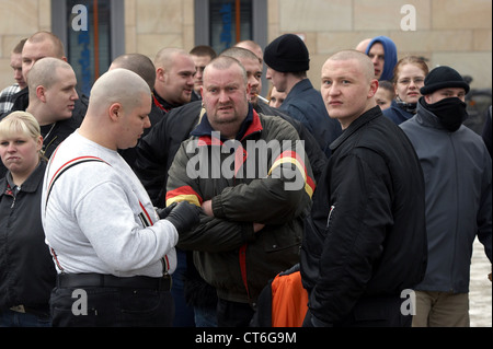 Skinheads und Rechte bei der Demo in Kiel Stockfotografie - Alamy
