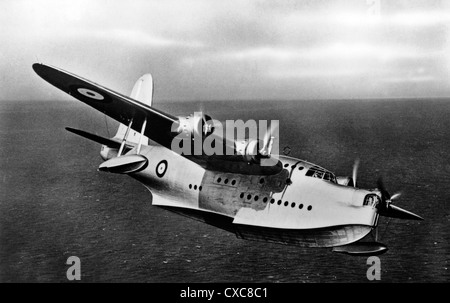 Shorts-Sunderland-Flugboot auf letzten Flug und AVRO Shackleton ...