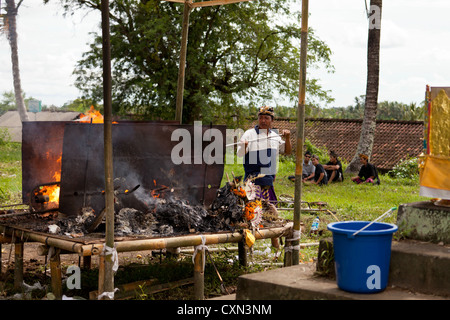 Asien, Indonesien, Bali. Trauerzug Schrein. In Bali, die Beerdigung ...