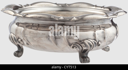 Ilse Pröhl Hess und Sohn Wolf Rüdiger (direkt, ohne Brille) am ...