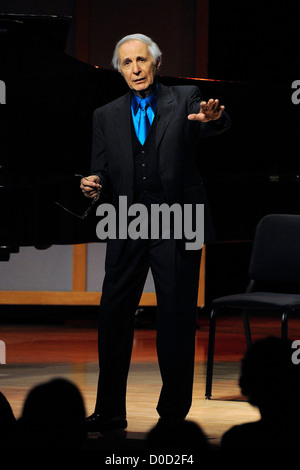 Das erstaunliche Kreskin aka George Kresge Jr. auf der Bühne im Glenn ...