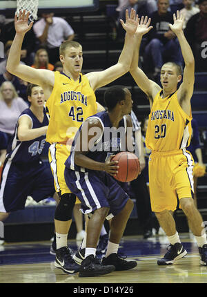 5. Dezember 2012 fährt - Felsen-Insel, Iowa, USA - Augustana Brandon ...