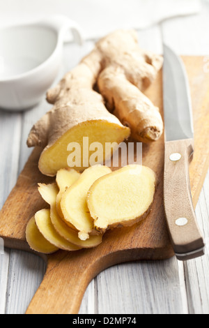 Frische Bio-Ingwer-Rhizom-Wurzel in traditionellen Medikamenten und zum ...