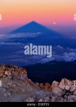 Sonnenaufgang auf dem Teide, dem großen Schatten des Berges, Kanarische ...