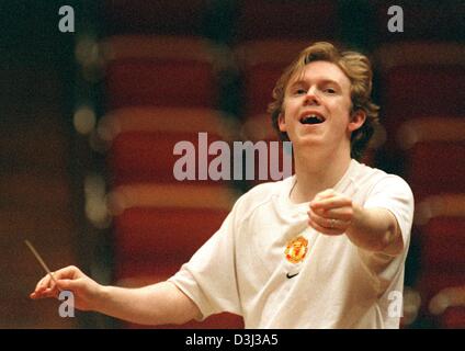 Dirigent Daniel Harding in der Probe Stockfotografie - Alamy