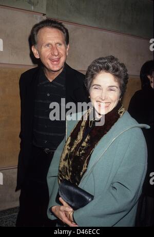 RENE AUBERJONOIS mit Frau Judith Helen Mahalyi.Premiere Seris Finale ...