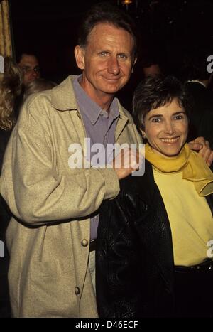 RENE AUBERJONOIS mit Frau Judith Helen Mahalyi.Premiere Seris Finale ...