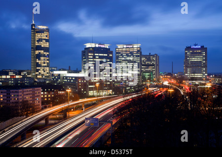 Essener Skyline Wolkenkratzer in der Stadt Essen, neue Schenker ...