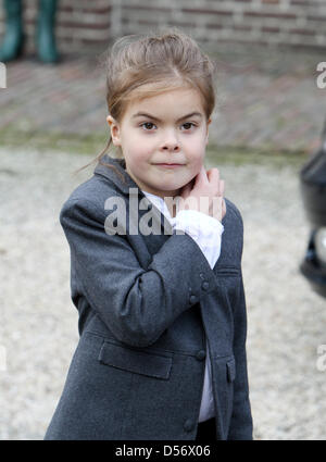 Prinz Floris und Prinzessin Aimee mit ihrer Tochter die Taufe von ...