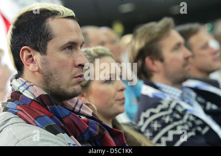 Pascal Hens (L) des deutschen Handball-Nationalmannschaft und seiner ...