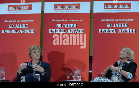 Franziska Augstein (L), Tochter des "Spiegel" Foudner und Herausgeber ...