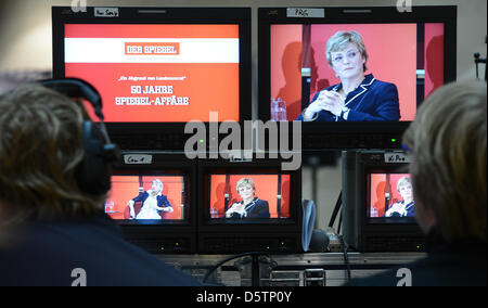 Franziska Augstein (L), Tochter des "Spiegel" Foudner und Herausgeber ...