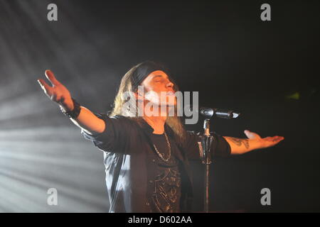 Sänger Nic Mäder von der Schweizer Rockband Gotthard live in der schüür ...