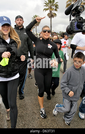 Fergie prominente teilnehmen "Relief Run" am Strand von Santa Monica um ...