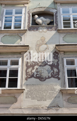 Wien, Schönlaterngasse, Basiliskenhaus - Wien, Basilisk Haus Stockfoto ...